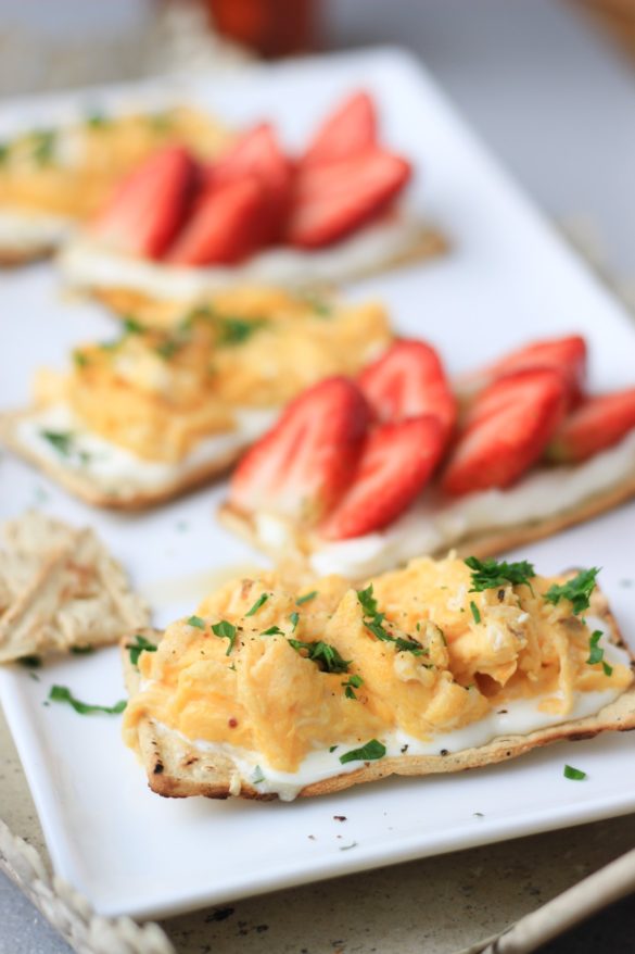 Tostaditas Sanissimas con toppings – Not only Salad